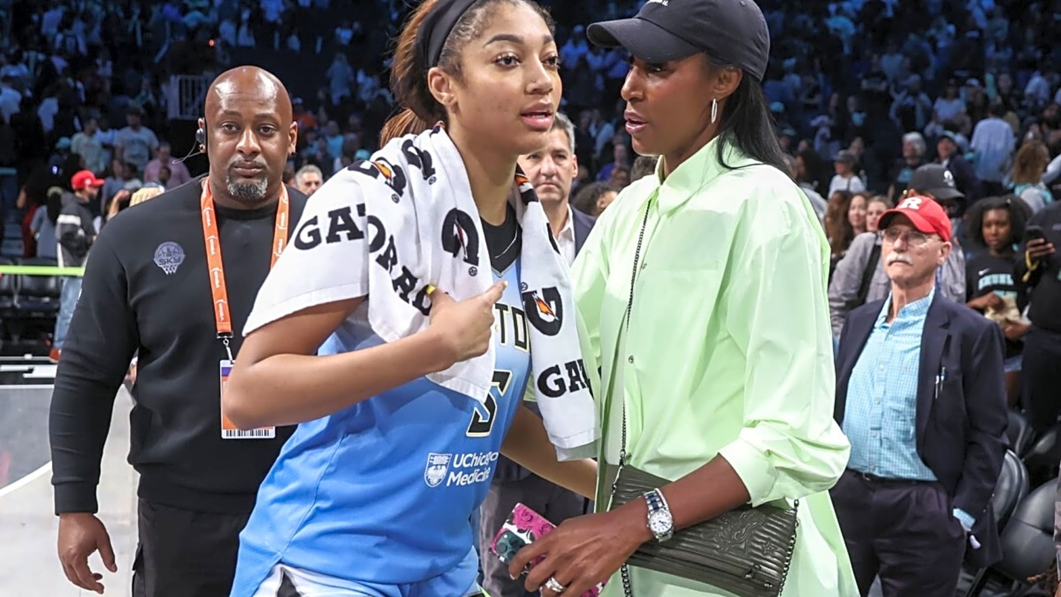 WNBA Legend Lisa Leslie Had Three Words for Angel Reese After Sky’s ...